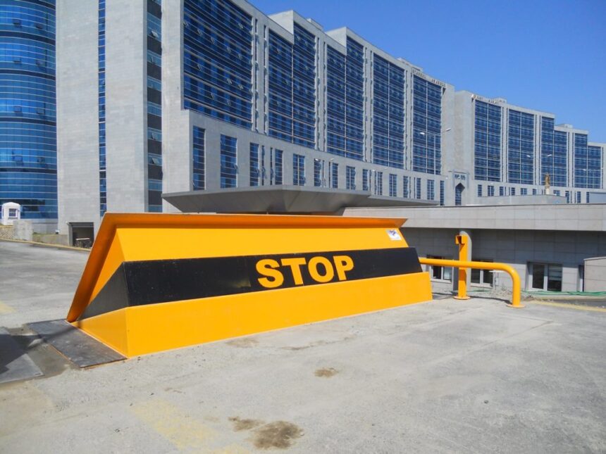 Shallow Telescopic Accordion Road Blocker Barricade Barrier - Karen Grubu