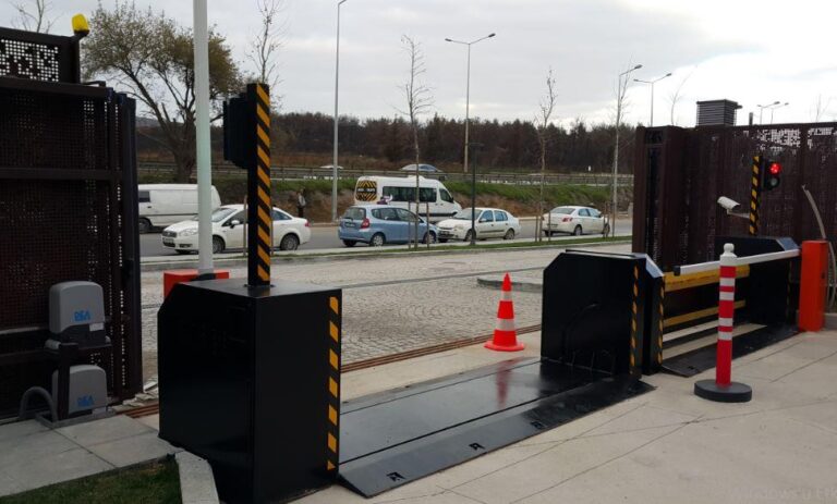 Surface Mounted Hydraulic Road Blocker - Karen Grubu