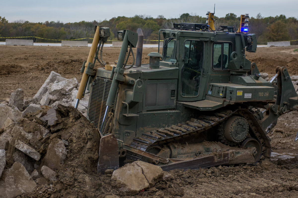 Remote Control Armored Bulldozer , Caterpillar , JCB - Karen Grubu