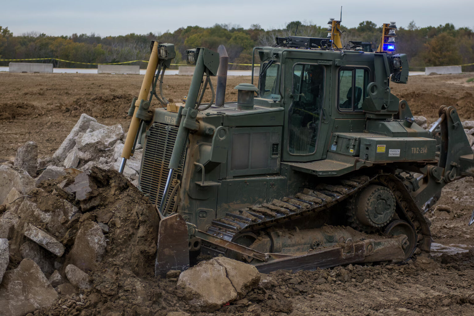 Remote Control Armored Bulldozer , Caterpillar , JCB - Karen Grubu