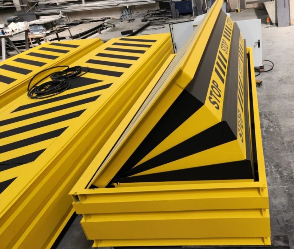 Shallow Telescopic Accordion Road Blocker Barricade Barrier - Karen Grubu