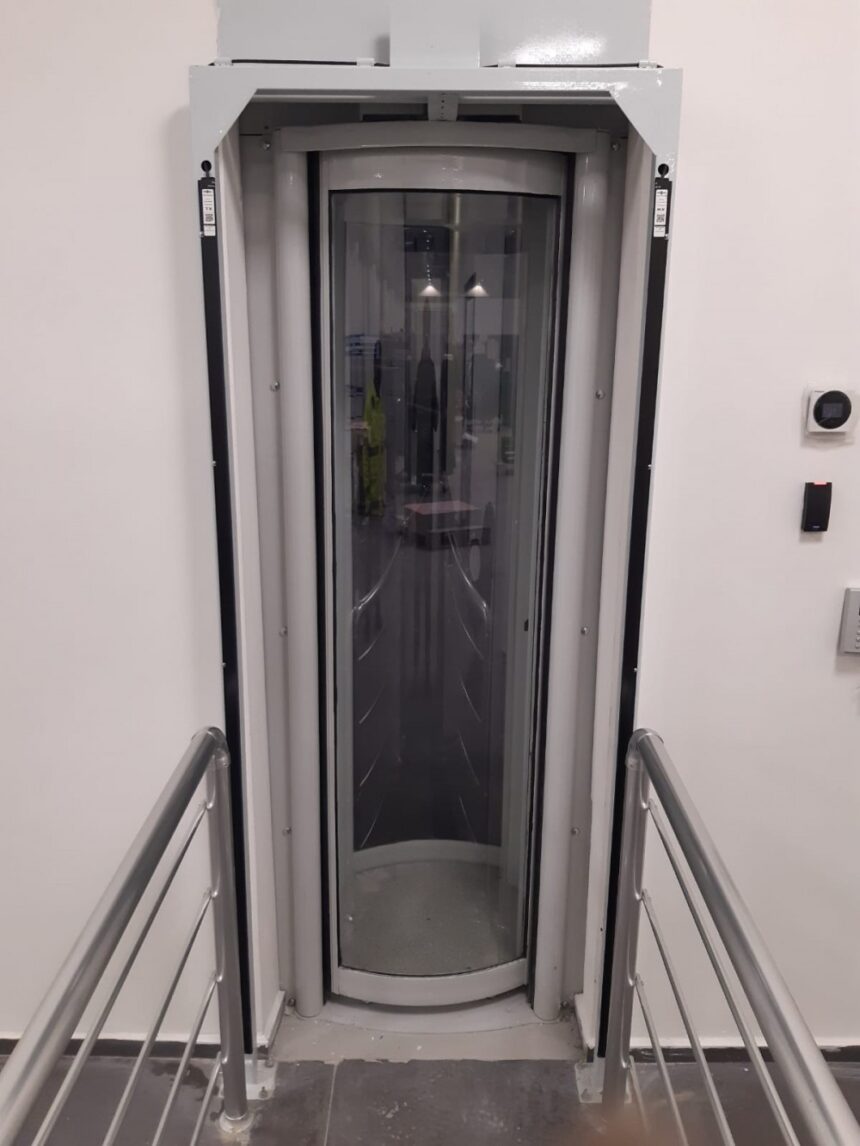 Mantrap Turnstile , Man-Trap Security Gate - Karen Grubu